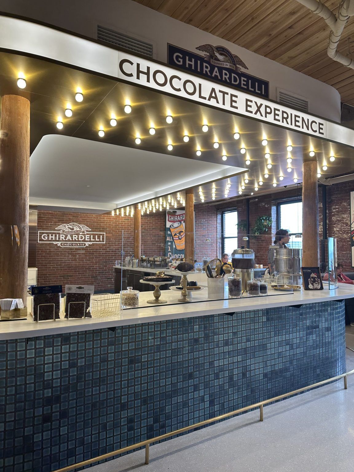 Ghirardelli Square San Francisco (The Best Ghirardelli Chocolate ...