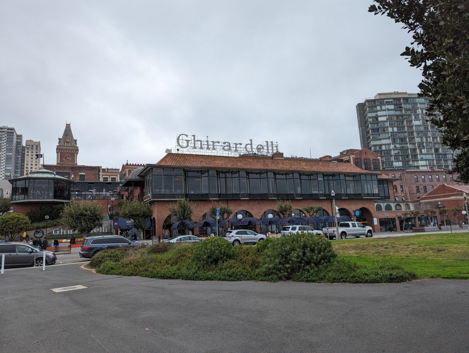 Ghirardelli Square San Francisco (The Best Ghirardelli Chocolate Experience!) – Planning Away
